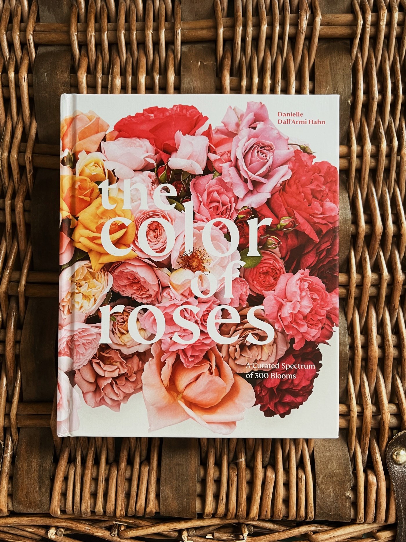 Livro The Color of Roses: A Curated Spectrum of 300 Blooms